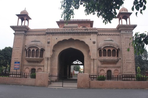 DAILY PHOTO: Ram Bagh Gate | Tiger Riding for Beginners