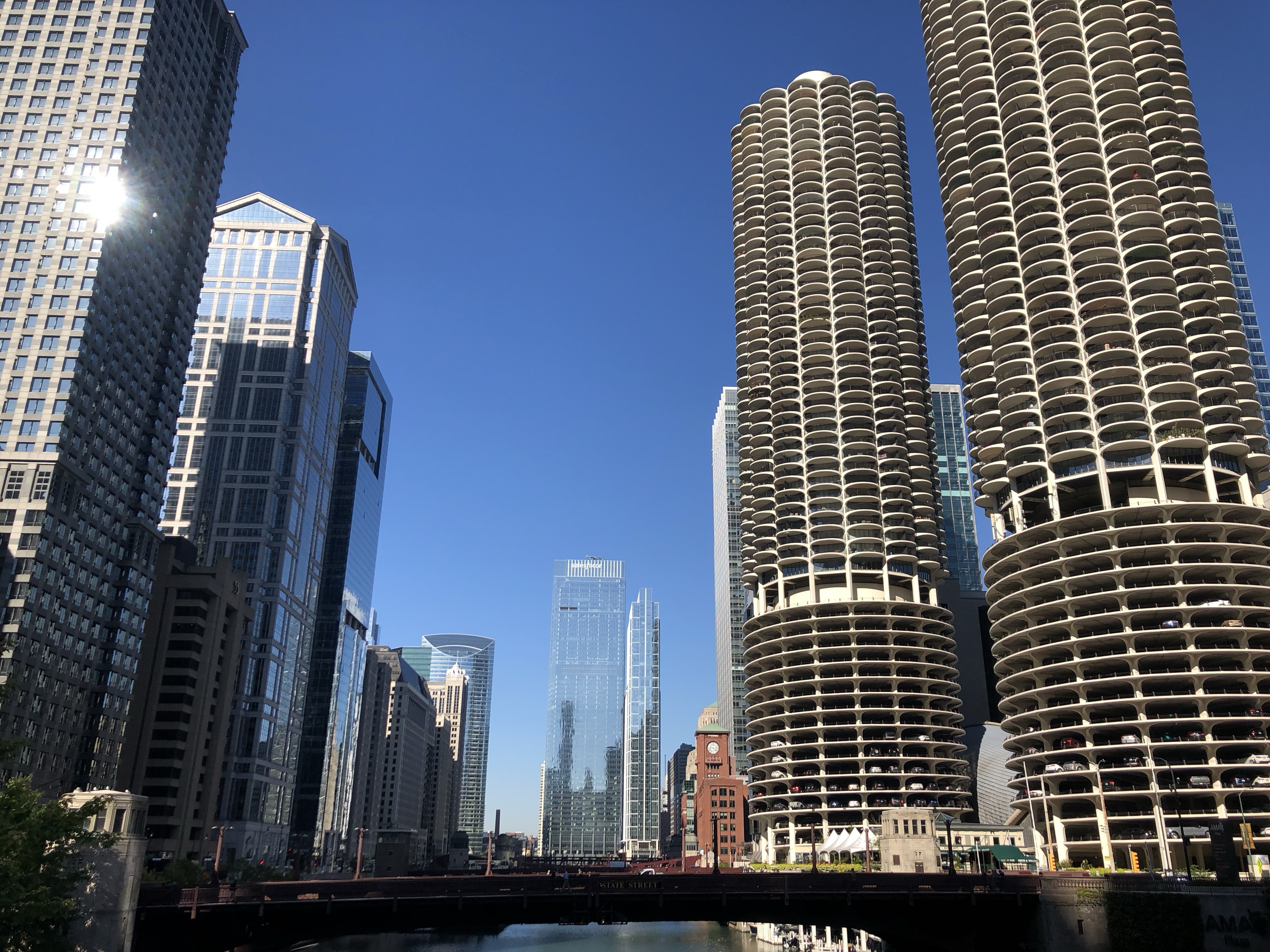 DAILY PHOTO: Marina City [Corn Cob Buildings] | Tiger Riding for Beginners
