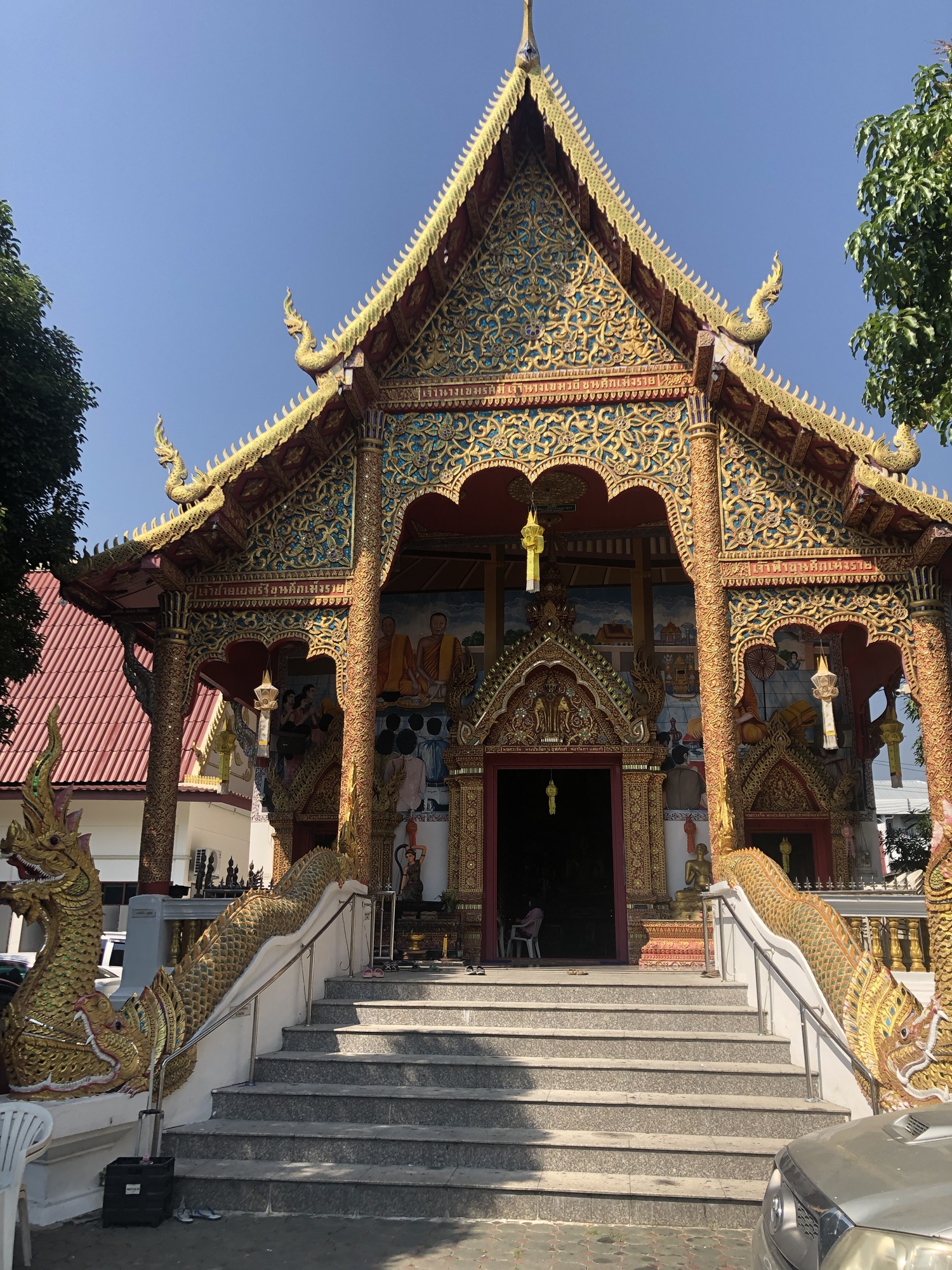 DAILY PHOTO: Wat Puak Pia, Chiang Mai | Tiger Riding for Beginners