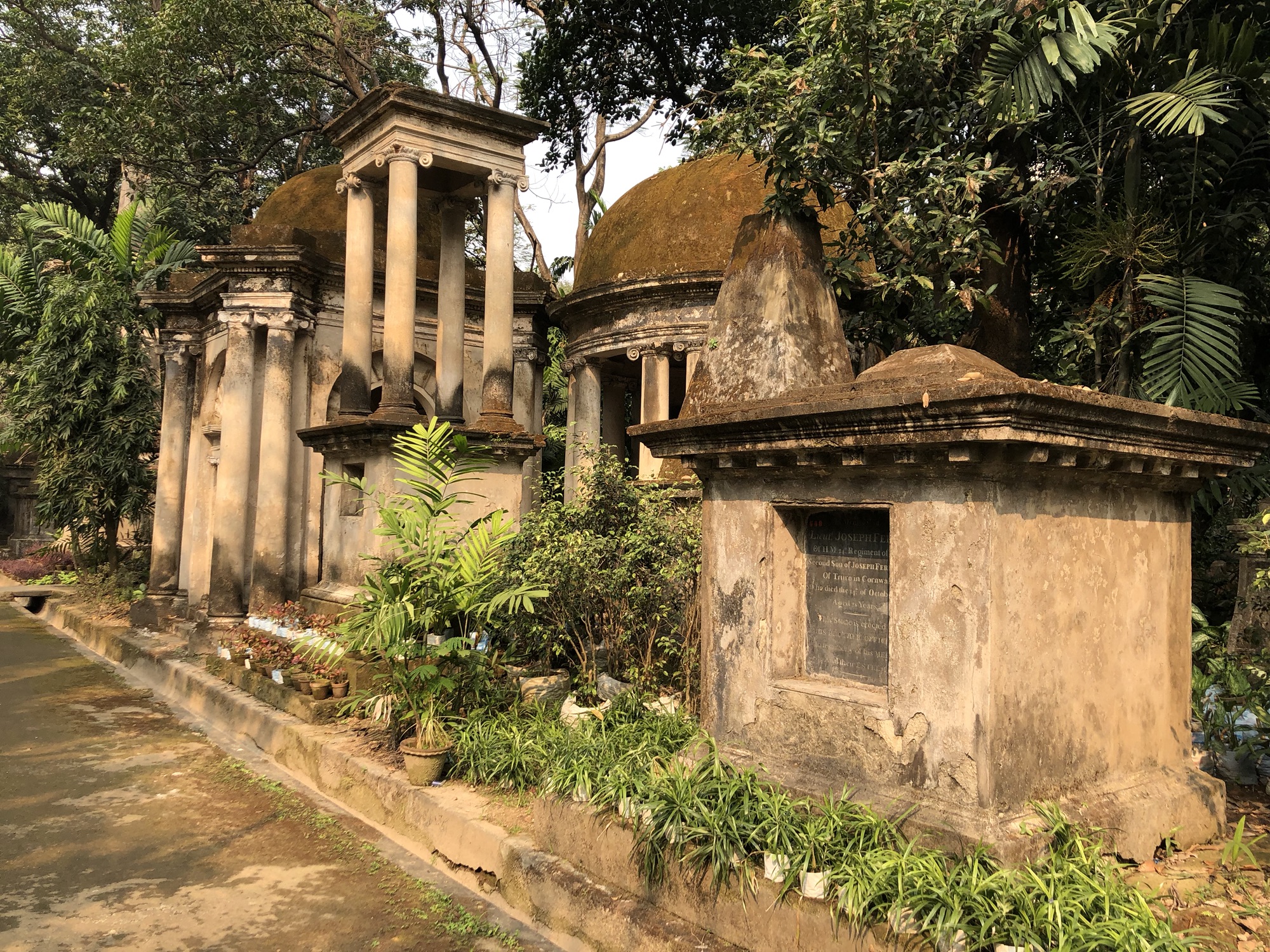 DAILY PHOTO: Scenes from Park Street Cemetery, Kolkata | Tiger Riding ...