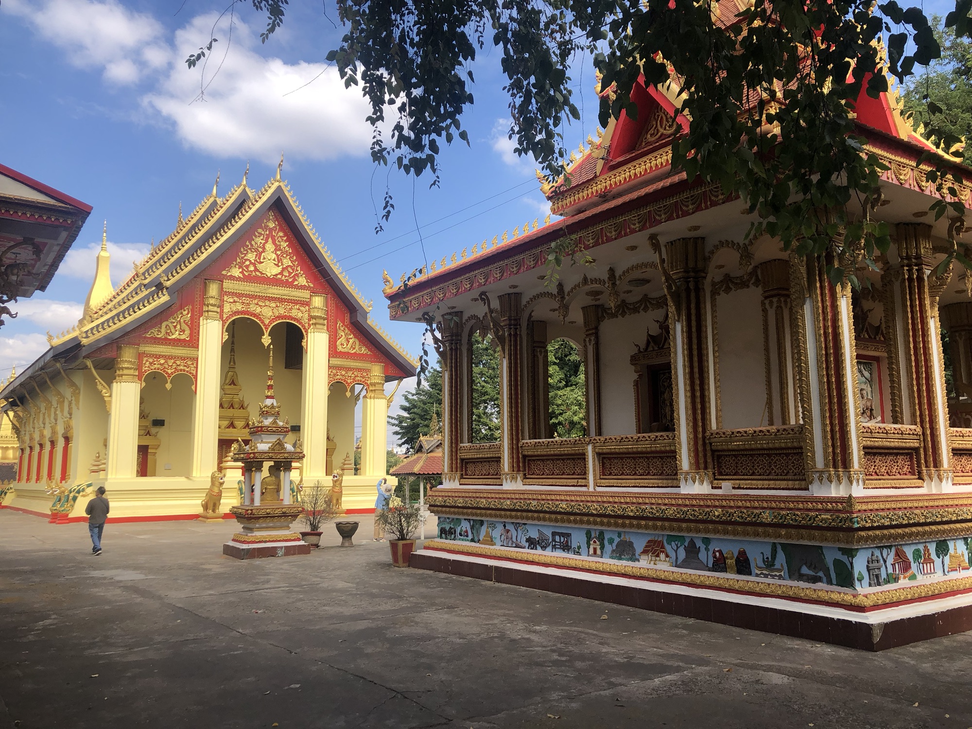 DAILY PHOTO: The Grounds of Wat That Luang | Tiger Riding for Beginners