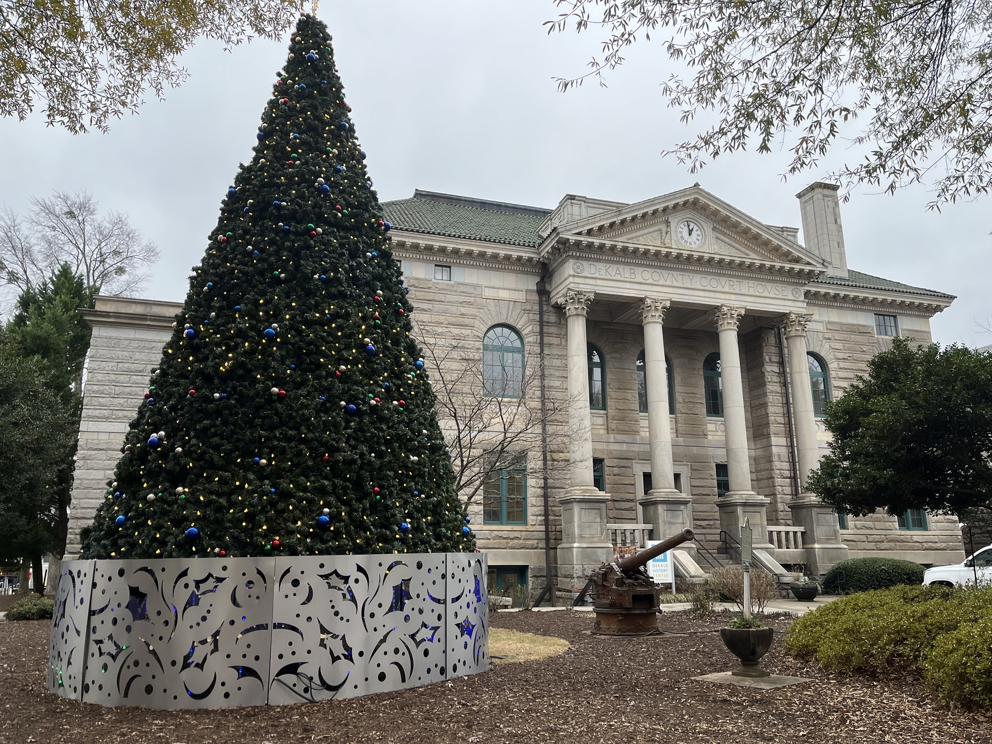 DAILY PHOTO: Old DeKalb Courthouse | Tiger Riding for Beginners
